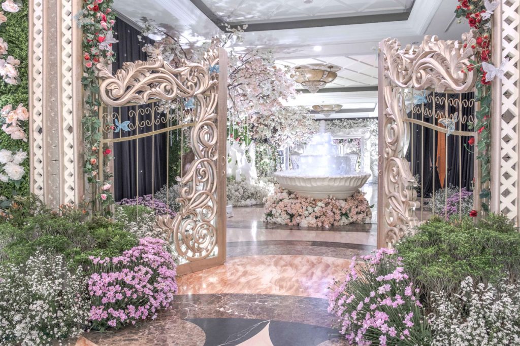 Puri Begawan – White Pearl Decoration