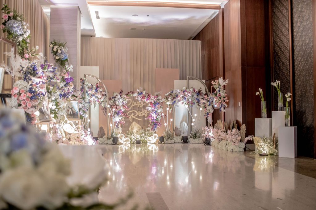ICE BSD – White Pearl Decoration